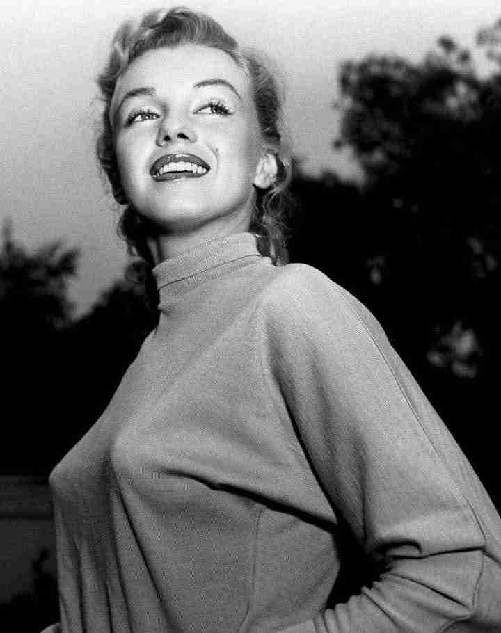 Marilyn Monroe photographed by Earl Leaf, 1950.